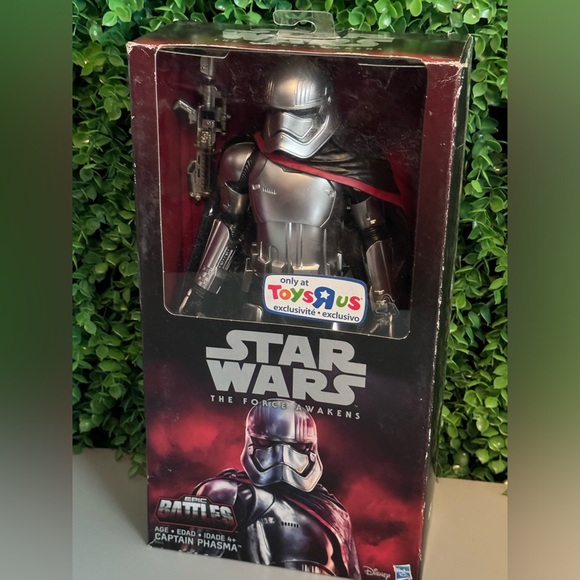 Star Wars | Toys | Star Wars The Force Awakens Captain Phasma 2 Inch ...
